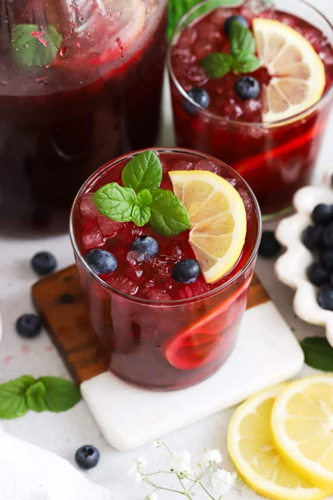 Fresh Blueberry Lemonade (Easy Homemade Recipe!)